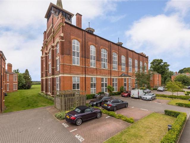 West Hall, Beningfield Drive. 1 bed flat to rent £1,550 pcm £358 pw