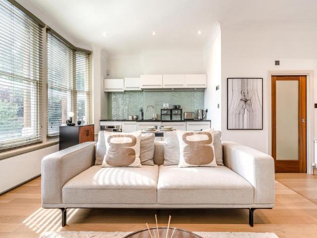 West Ham Lane, London E15 Studio to rent £3,293 pcm £760 pw