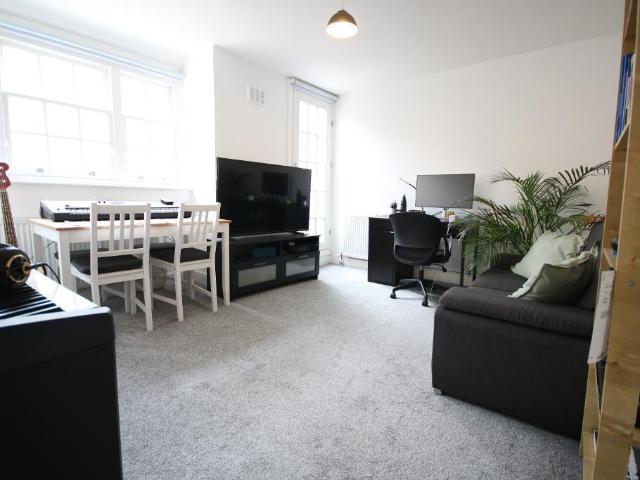 West Hampstead NW6 1 bed flat to rent £1,750 pcm £404 pw