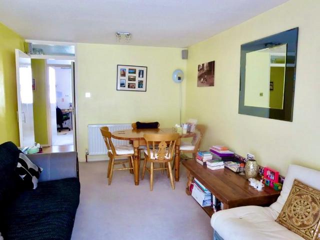 West Hampstead, NW6. 1 bed flat to rent £1,900 pcm £438 pw