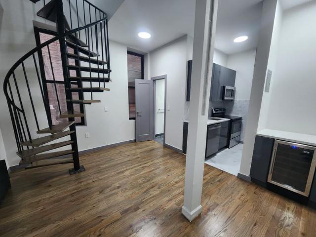 West Harlem Rooms in Duplex Apartment 6BED/3BATH