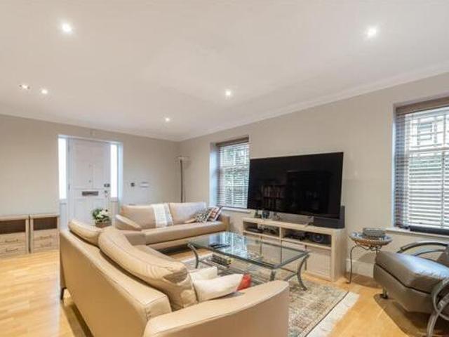 West Heath Avenue, Golders Green, 3 Bedroom Flat