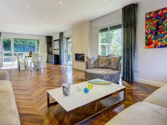 West Heath Avenue, Golders Hill Park, 6 Bedroom House