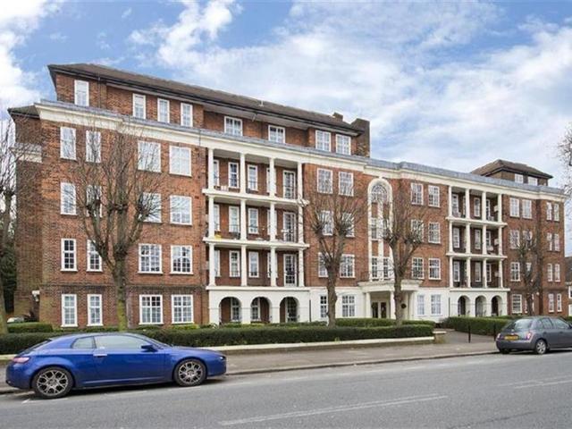 West Heath Court, North End Road. 1 bed flat to rent £2,500 pcm £577 pw