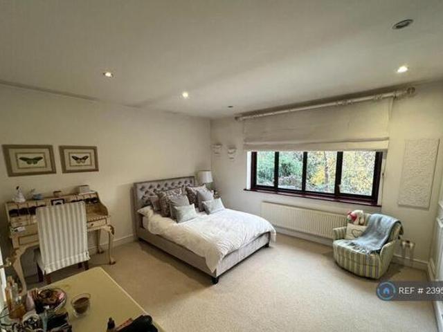 West Heath Gardens, London, 1 Bedroom House