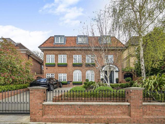 West Heath Road, Hampstead, NW3 6 bed detached house to rent £20,000 pcm £4,615 pw