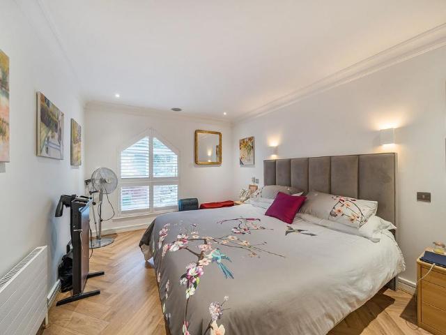 West Heath Road, Hampstead, London, NW3 3 bed detached house to rent £8,017 pcm £1,850 pw