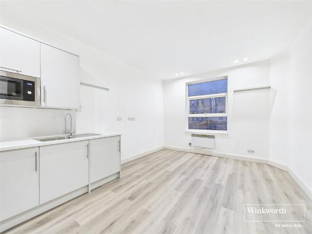 West Hendon Broadway, West Hendon. 3 bed apartment to rent £2,000 pcm £462 pw