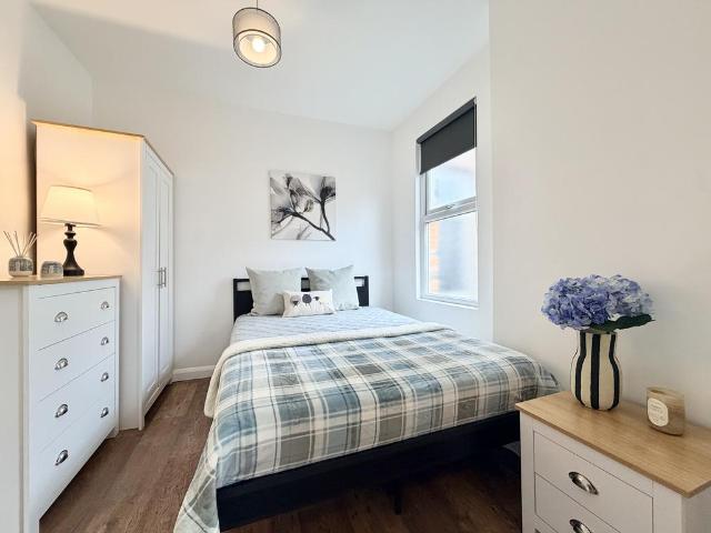 West Hendon Broadway, London NW9 Studio to rent £1,050 pcm £242 pw
