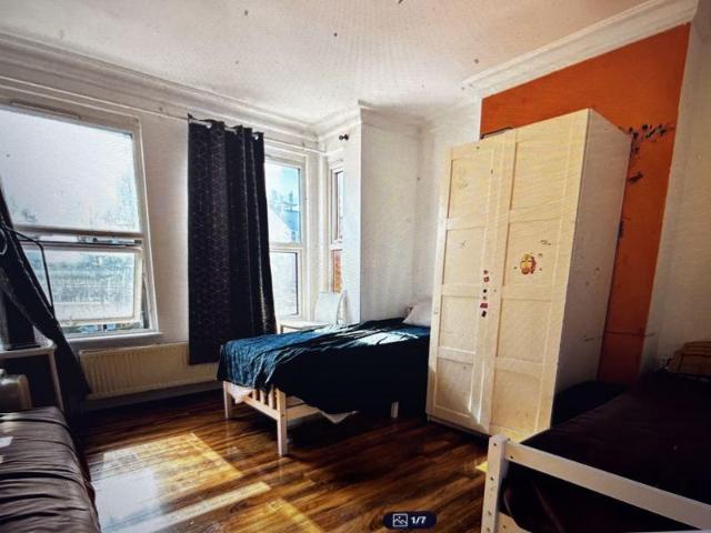 West Hendon Broadway, London NW9 2 bed property to rent £2,350 pcm £542 pw