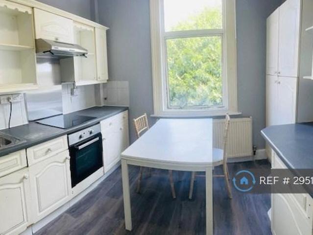 West Hendon Broadway, London, NW9 3 bed flat to rent £1,950 pcm £450 pw