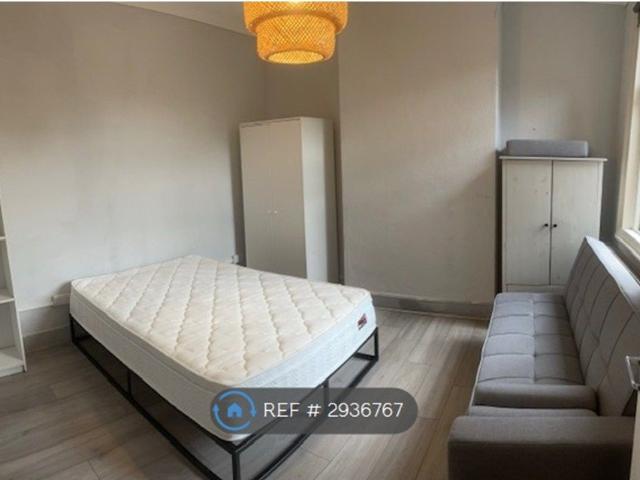 West Hendon Broadway, London NW9, 3 bed flat to rent, £2,000 pcm | PrimeLocation