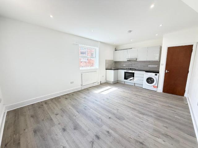 West Hendon Broadway, London NW9, 3 bed flat to rent, £2,350 pcm | PrimeLocation