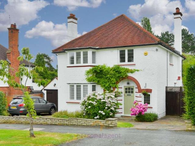 West Hill Avenue, Epsom 4 bed detached house to rent £4,250 pcm £981 pw