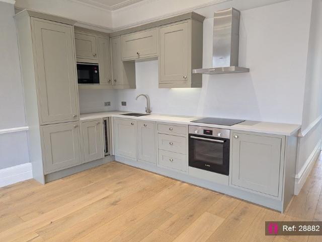 West Hill, London SW15, 3 bed flat to rent, £3,300 pcm | PrimeLocation