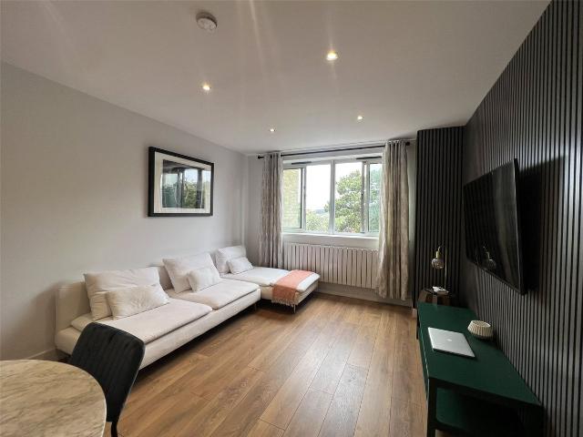 West Hill, London SW15, 1 bed flat to rent, £2,000 pcm | PrimeLocation