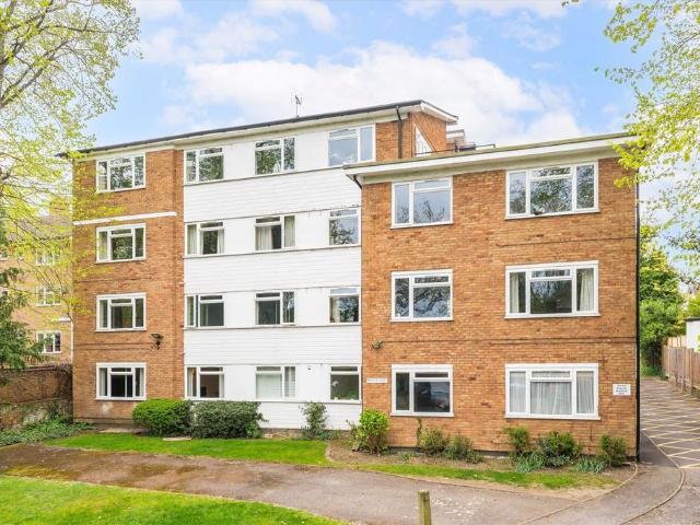 West Hill, London SW15 2 bed flat to rent £2,300 pcm £531 pw