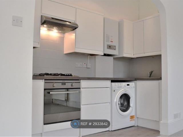 West Hill, London SW18, 2 bed flat to rent, £2,350 pcm | PrimeLocation