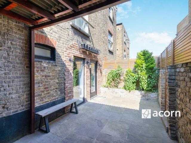 West Hill London SW18 2 bed flat to rent £3,500 pcm £808 pw