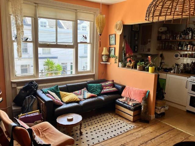 West Hill Road, Brighton BN1 2 bed flat to rent £1,595 pcm £368 pw