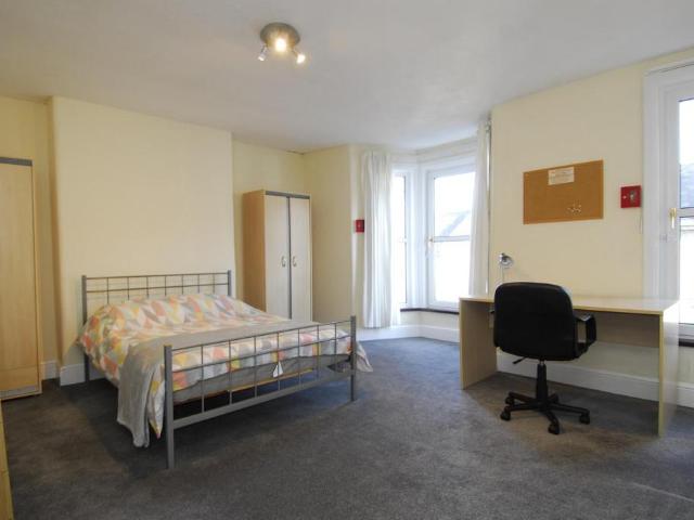 West Hill Road, Plymouth PL4 4 bed house to rent £2,167 pcm £500 pw