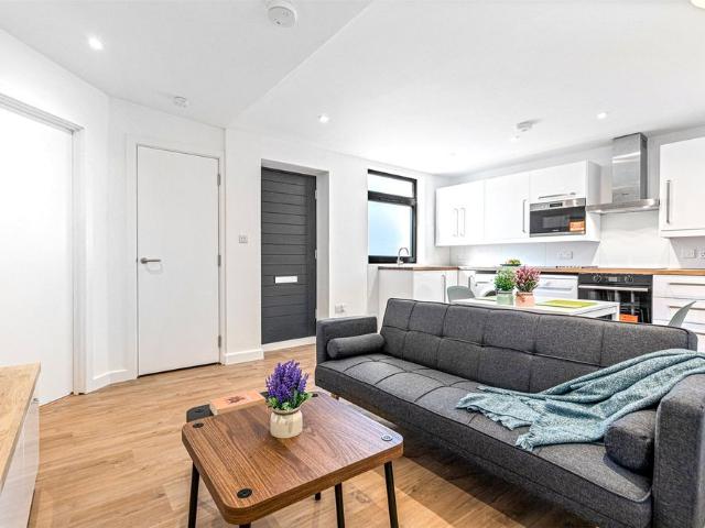 West Hill, Wandsworth, SW18 1RU