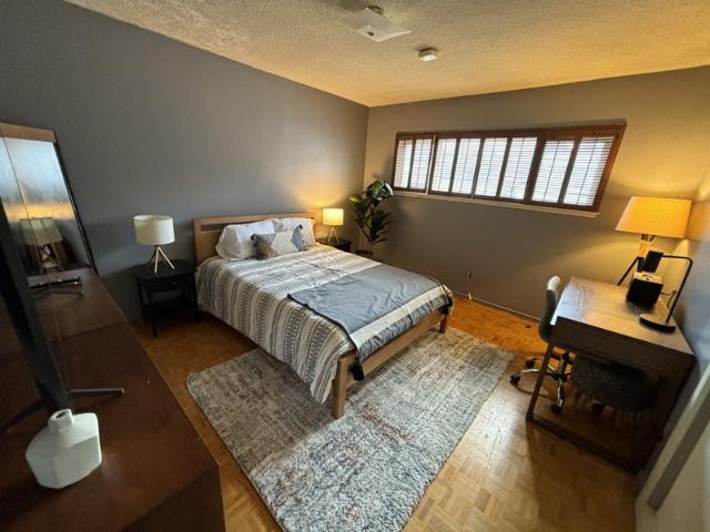 West Hills Roomate, Easy Going & Pet Friendly
