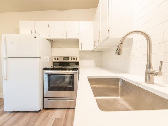 West Hills Terrace 1 Bedroom Apartment for Rent at 6225 Sw Burlingame Ave, Portland, OR 97239 Hillsdale