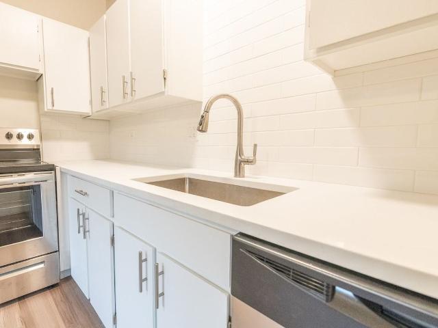 West Hills Terrace 1 Bedroom Apartment for Rent at 6225 Sw Burlingame Ave, Portland, OR 97239 Hillsdale
