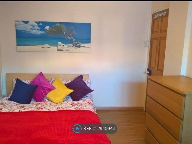 West India Dock Road, London E14, Room to rent, £900 pcm | PrimeLocation