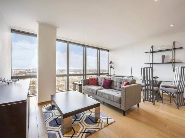 West India Quay, 26 Hertsmere Road. 1 bed flat to rent £2,650 pcm £612 pw