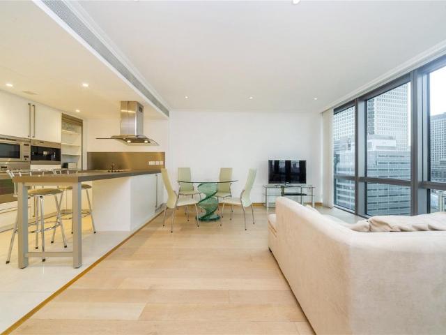 West India Quay, 26 Hertsmere Road. 1 bed flat to rent £2,750 pcm £635 pw