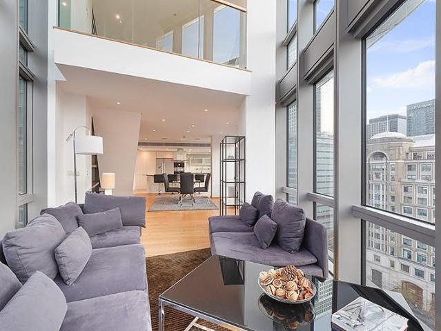 West India Quay, Hertsmere Road. 2 bed flat to rent £4,983 pcm £1,150 pw