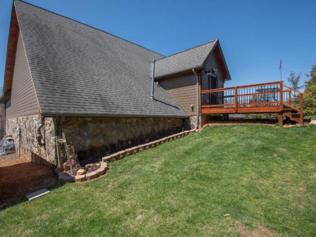 West Jefferson Duplex: Convenient LocationBeautifu