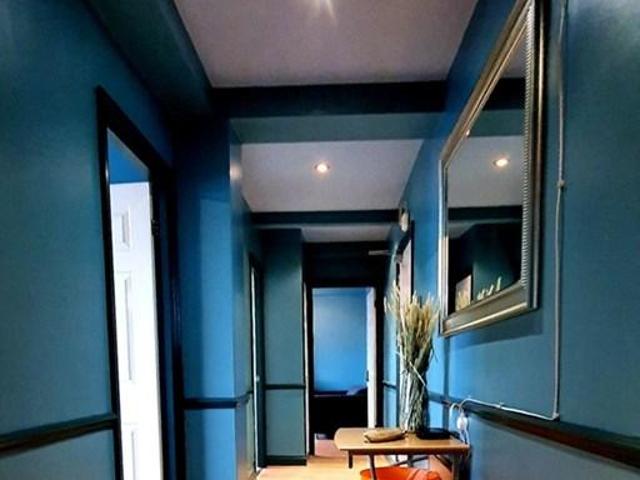 West Kensington Court, London, W14 2 bed flat to rent £2,600 pcm £600 pw