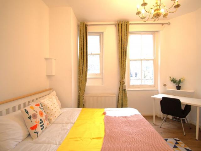West Kensington Mansions, Beaumont Crescent W14, Room to rent, £1,127 pcm | PrimeLocation