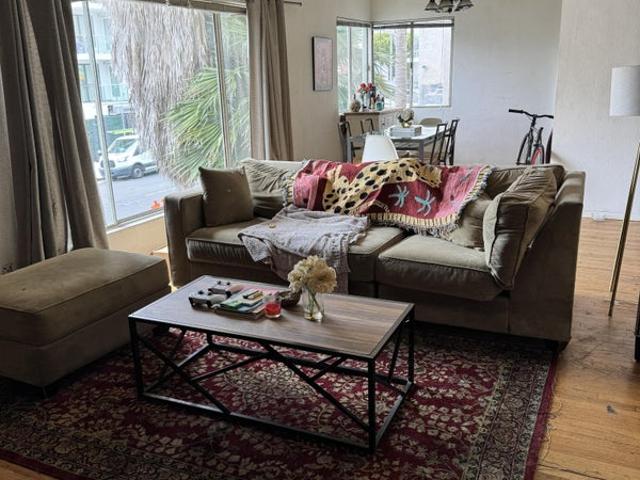 WEST LA / Santa Monica private room & bath Female