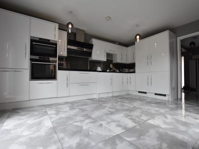 West Lake Avenue, Hampton. 3 bed townhouse to rent £1,395 pcm £322 pw