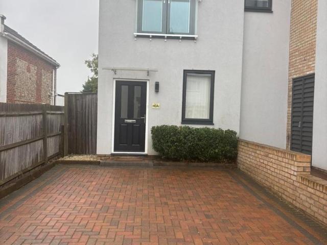 West Lane, Hayling Island PO11 1 bed flat to rent £1,050 pcm £242 pw