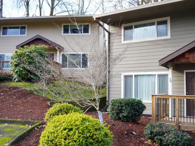 West Linn Townhouse with Patio, Parking, Dishwasher, & W/D!