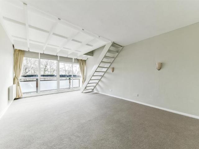 West London Studios, Fulham Broadway. 2 bed flat to rent £2,500 pcm £577 pw