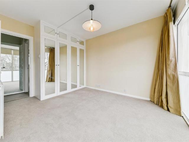 West London Studios, Fulham Broadway. 2 bed flat to rent £2,500 pcm £577 pw