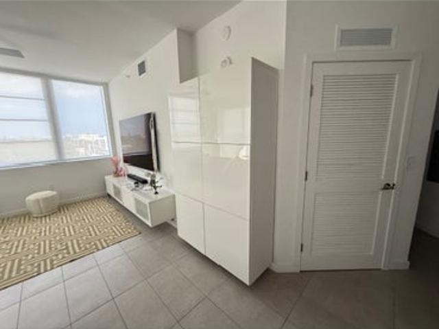 West Palm Beach Room/ Great location