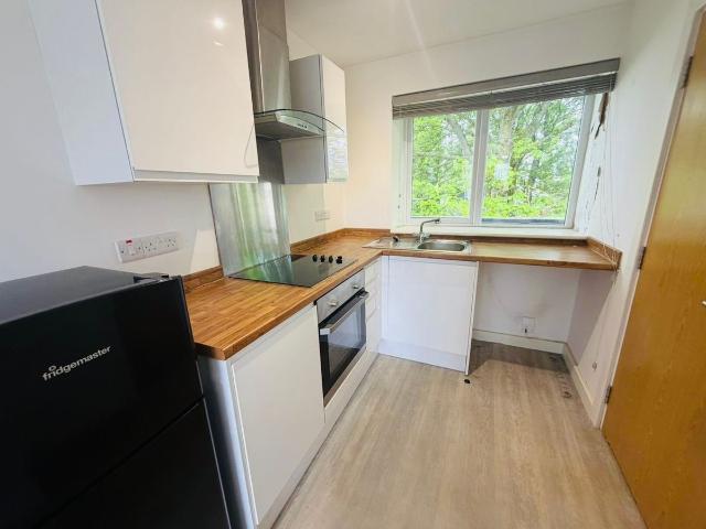 West Parade Flats, Halifax HX1, 1 bed flat to rent, £575 pcm | PrimeLocation