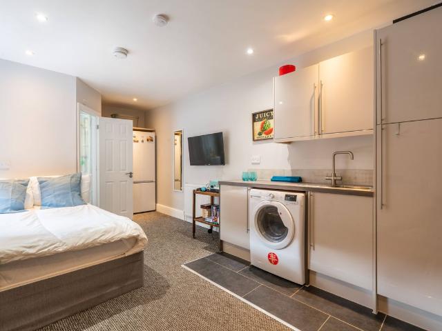 West Parade, Lincoln, 26/27 Academic Year LN1, 2 bed terraced house to rent, £550 pcm | PrimeLocation