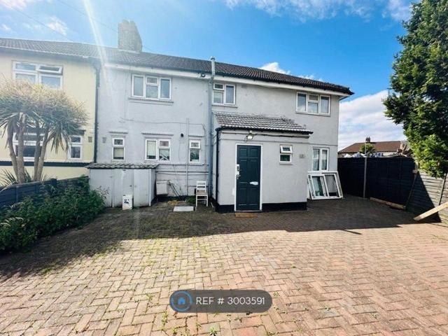 West Park Close, Romford RM6, 1 bed flat to rent, £1,200 pcm | PrimeLocation