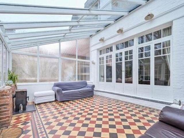 West Park, Eltham North, 3 Bedroom Flat