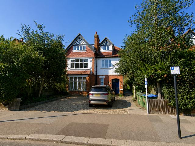 West Park, Mottingham, SE9 2 bed flat to rent £1,800 pcm £415 pw