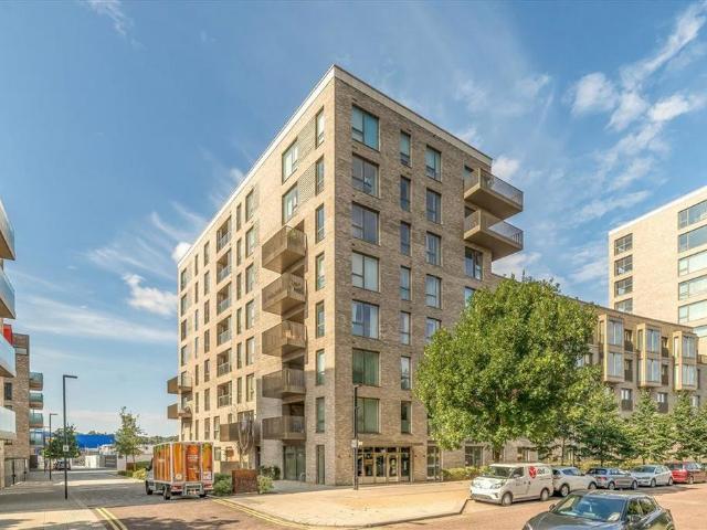 West Parkside, London SE10 2 bed flat to rent £2,750 pcm £635 pw