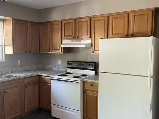 West Perry 8 8 W Perry St #8